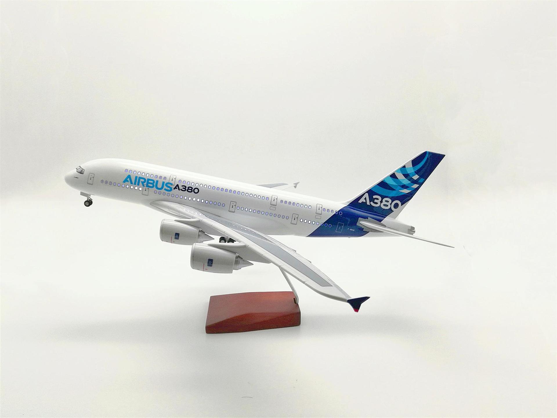 Airbus A380 Airplane Model 1:200 Scale 46cm